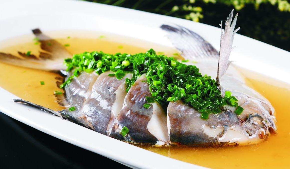 Wuchang fish on the tip of the tongue: crystal clear like jade, the ...