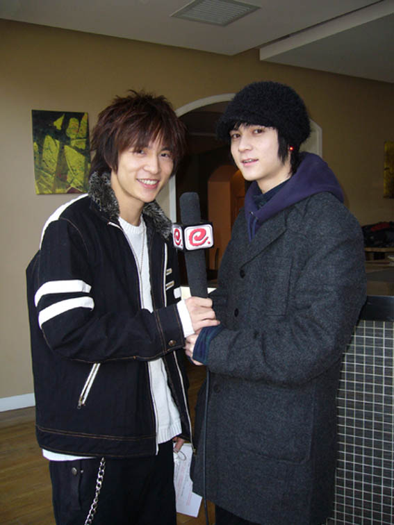 A photo of Xue Zhiqian who just debuted and his friend Junjun who is ...