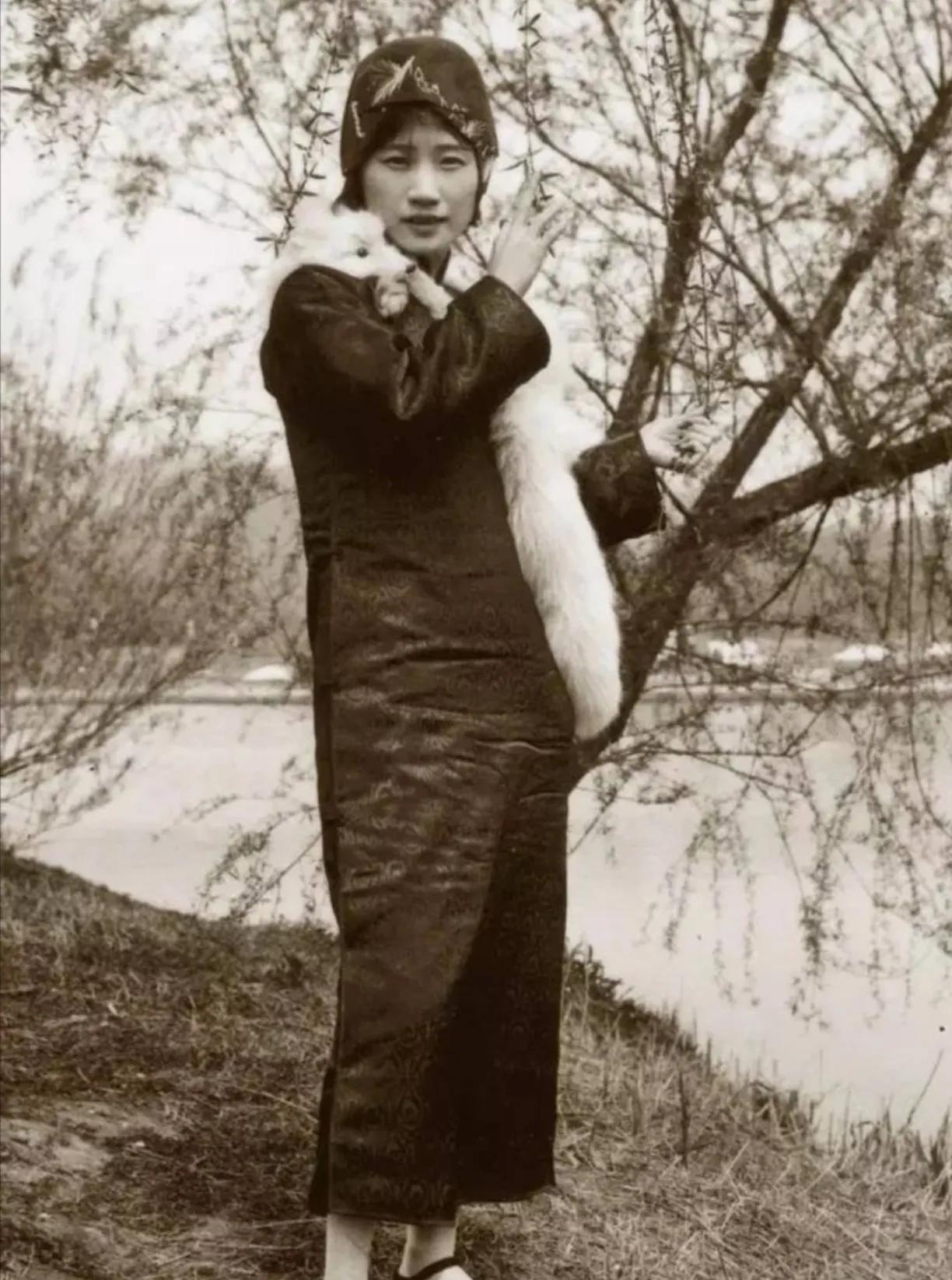 Demystifying Brothel Culture: Is Lu Xiaoman, a talented modern woman, a brothel girl? - iNEWS