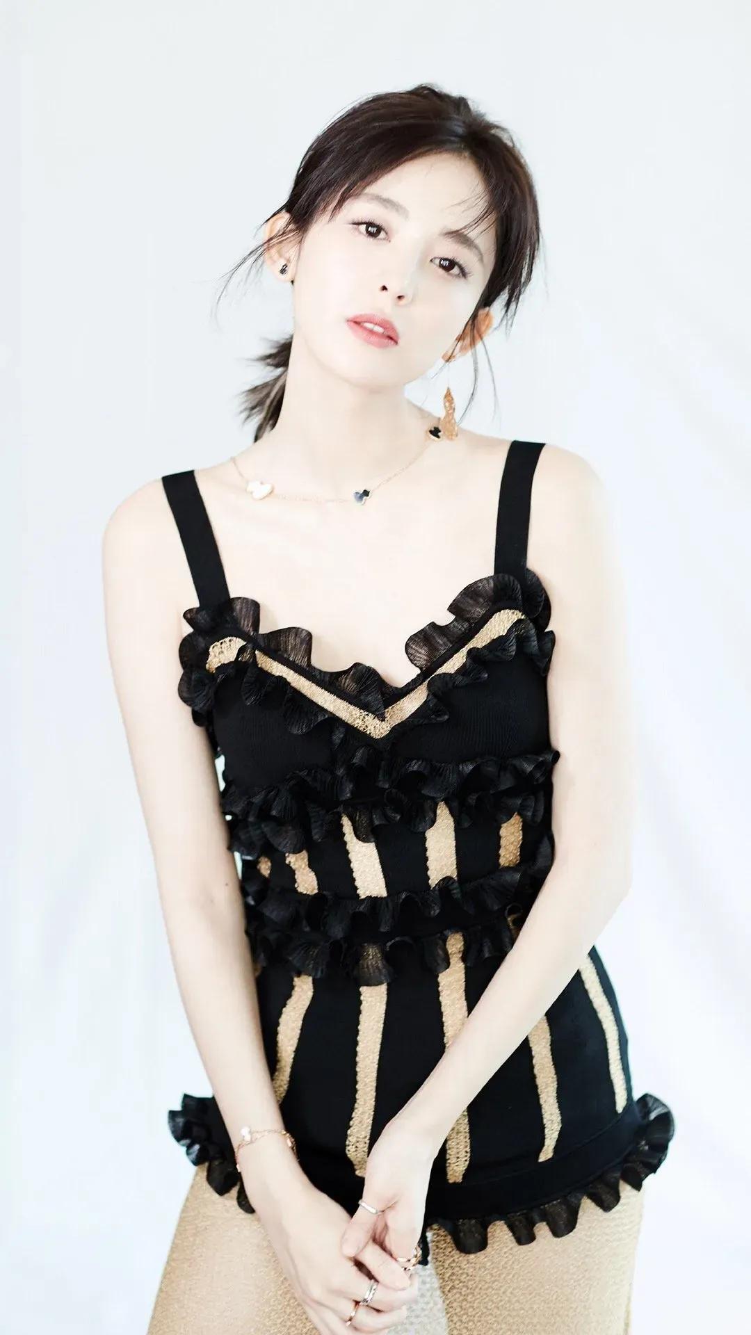 Guli Nazha's bikini pants, whose eyes are in the way? - iMedia