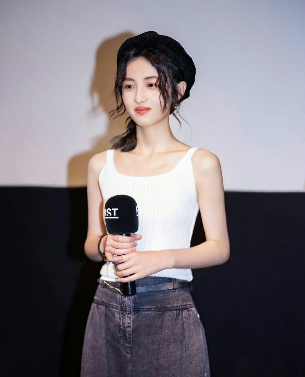 Zhang Zifeng was very thin at the event, his arm muscles were smooth ...