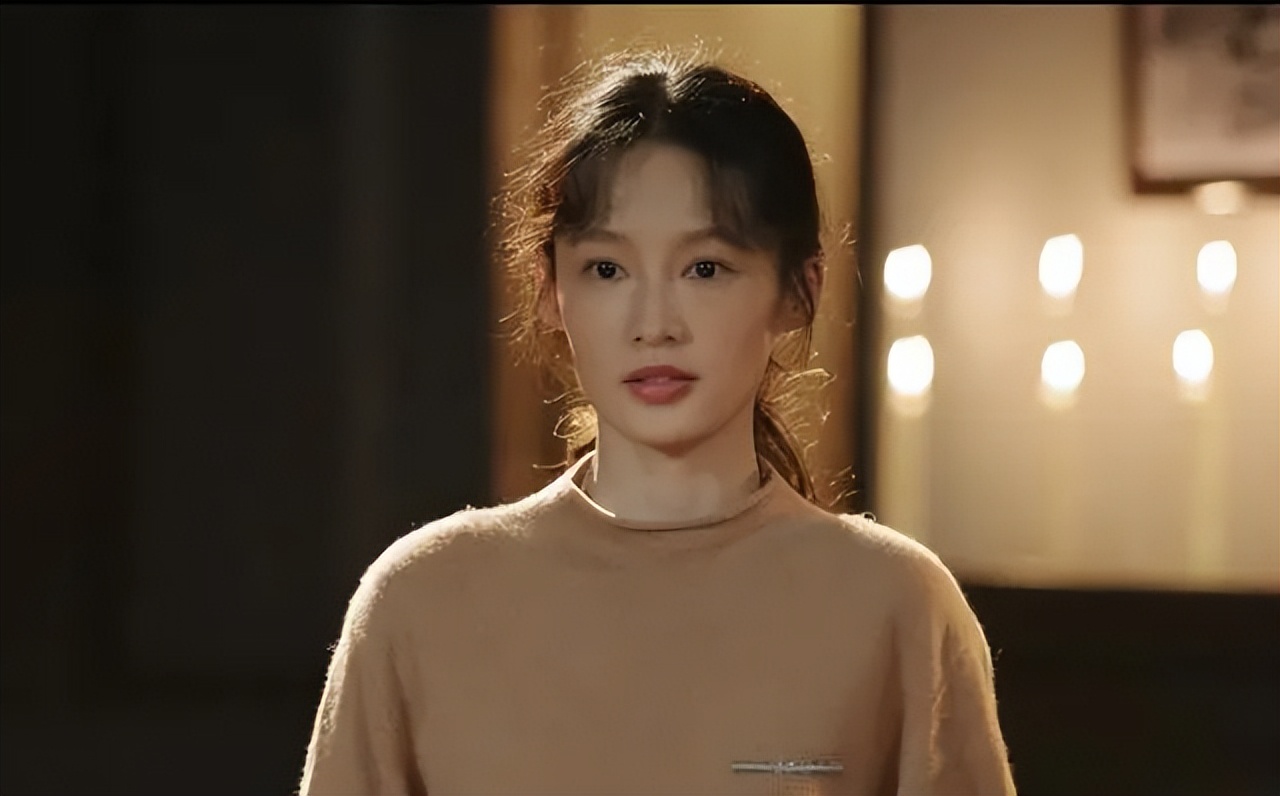 Passing blades to the audience on Ching Ming Festival, the biggest ...