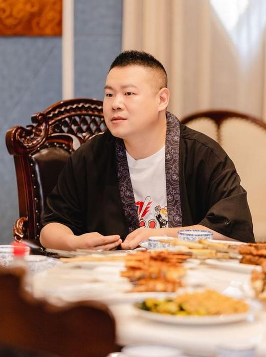 Yue Yunpeng posted pictures late at night, revealing the secret of his ...