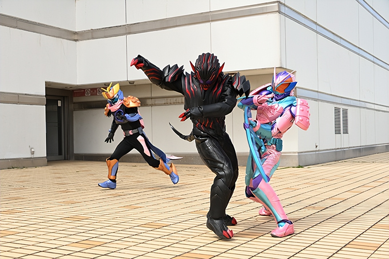 Revice's final form is exposed, called Keefe Tyrannosaurus Form, the ...