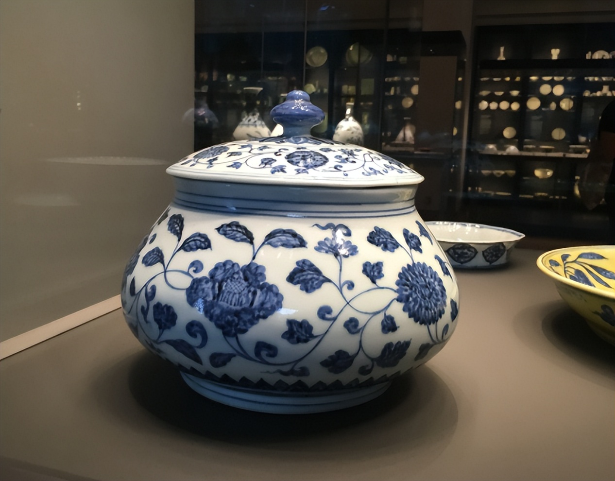 Chinese Style and European Tradition Meet Eighteenth Century Hirst ...