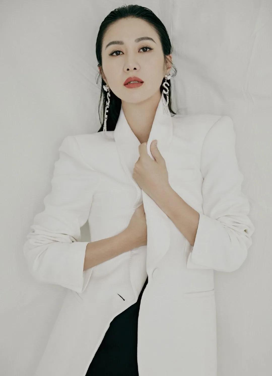 Ye Xuan, a classical beauty with fair complexion and elegant ...