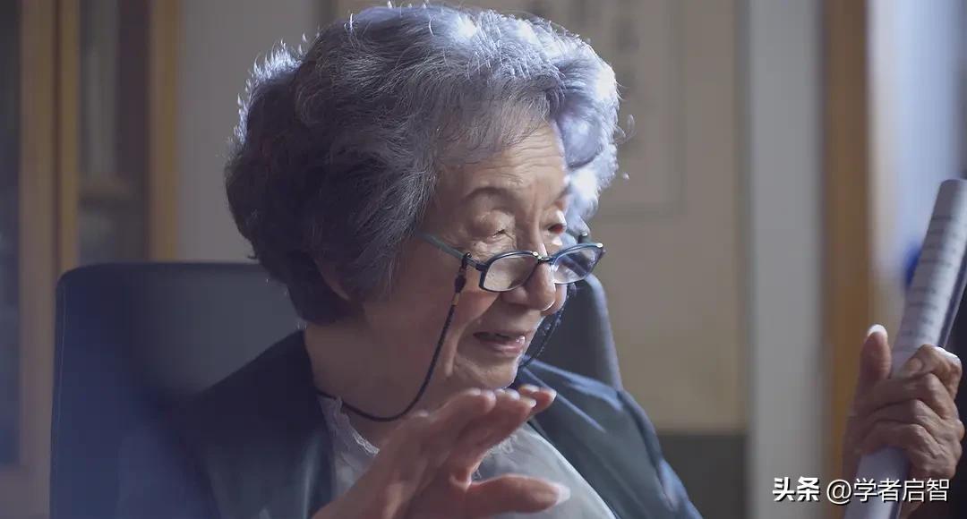 "The Moon in the Hand": Profound Theme and Superb Artistic Expression ...