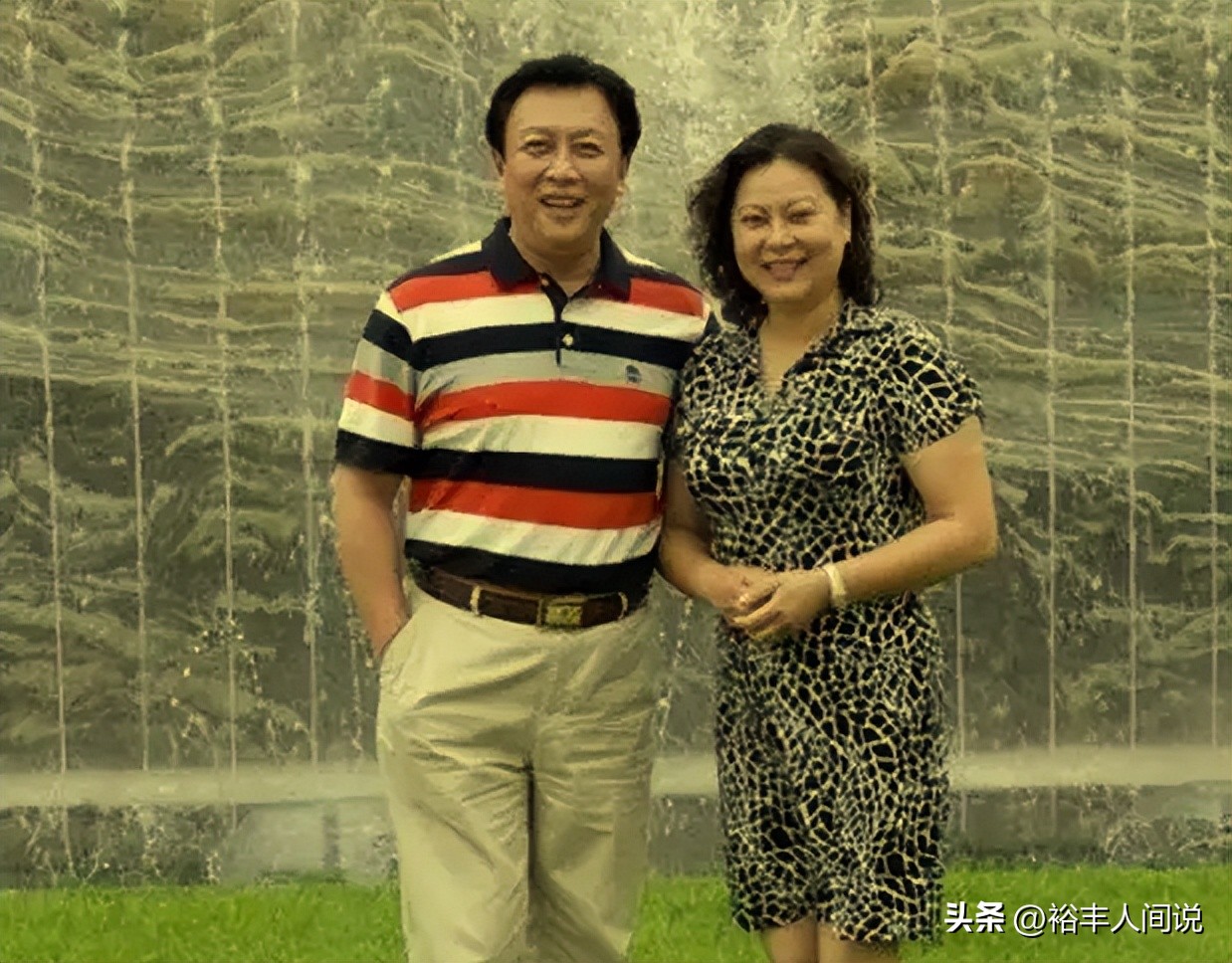 71-year-old Tang Guoqiang and his wife had dinner with friends! The ...