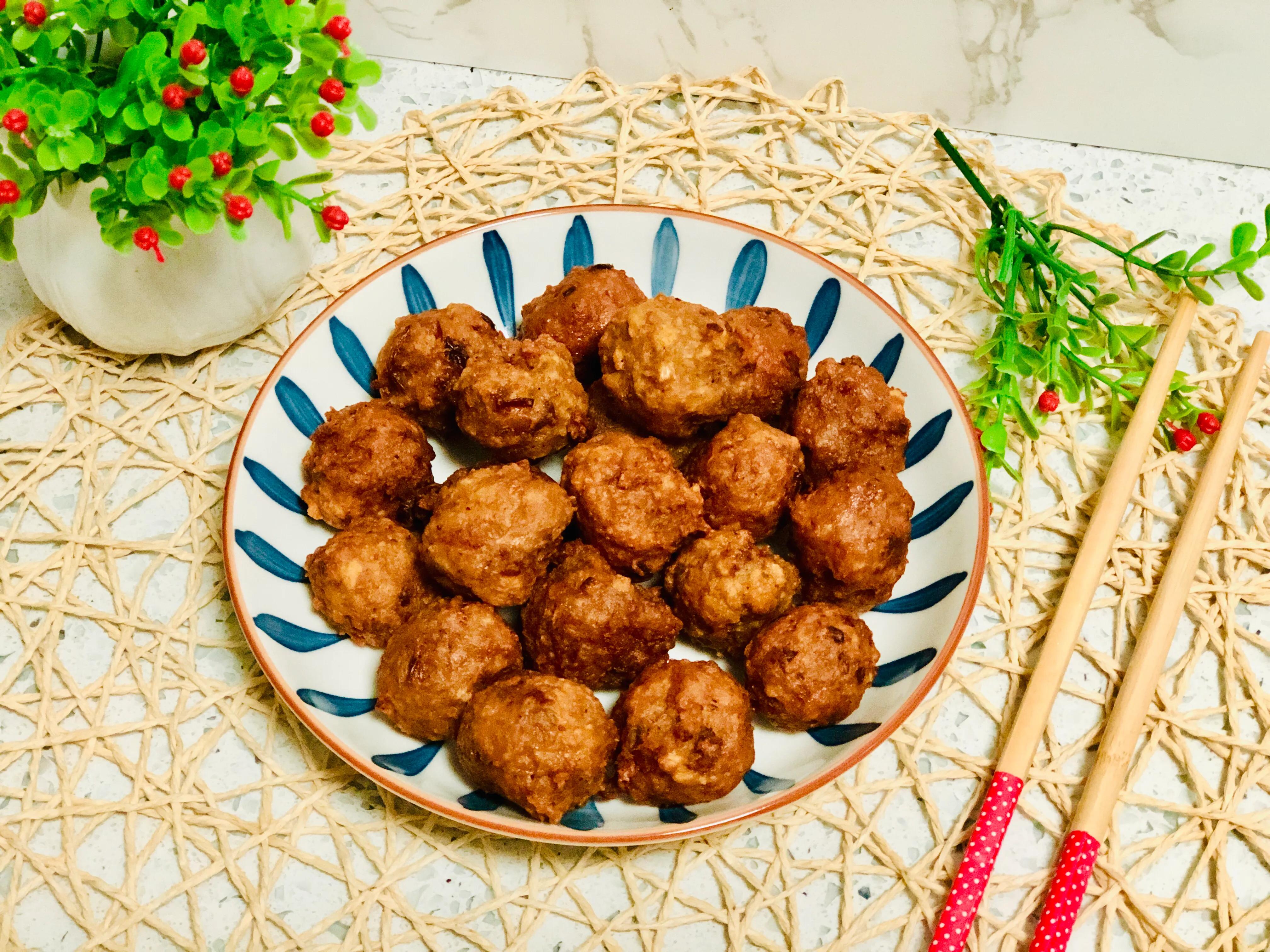 Fried lotus root balls, don't just add flour, add "one thing", crispy ...