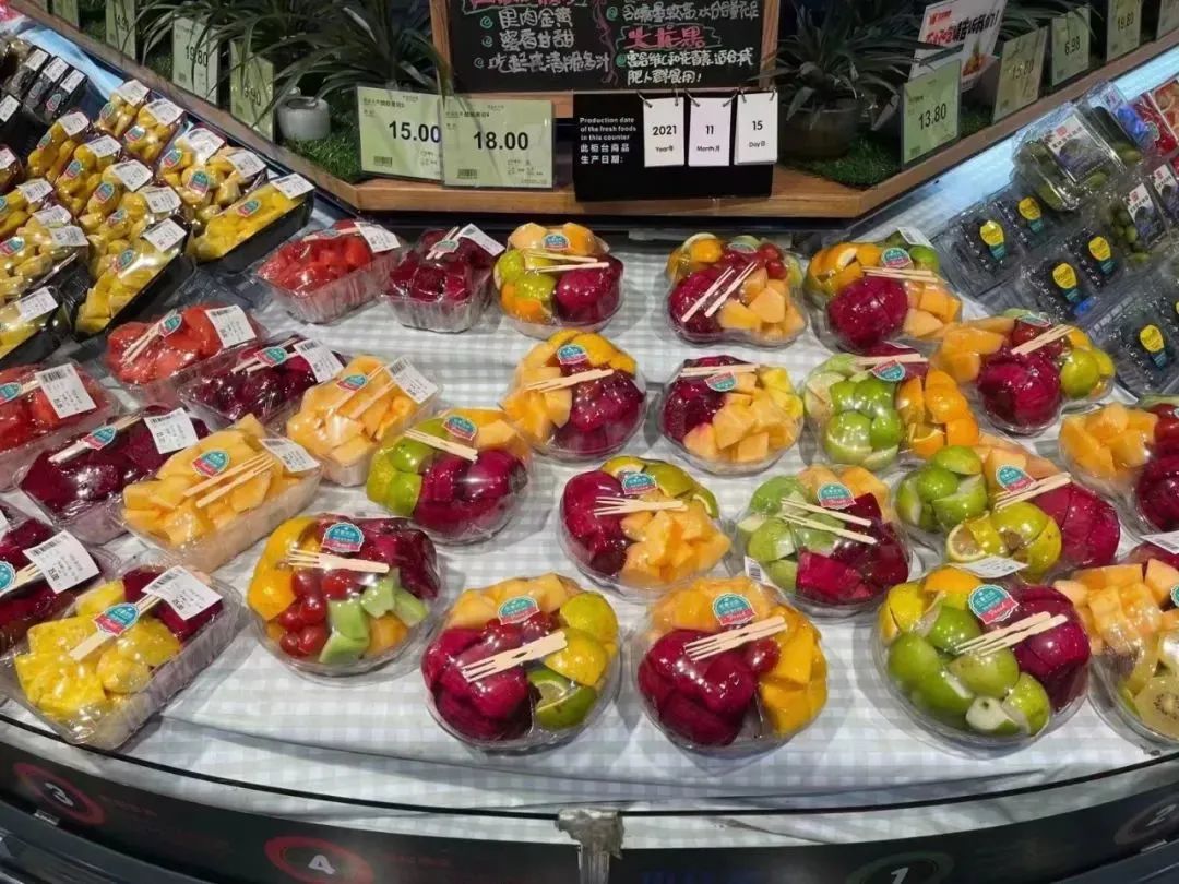 Supermarket fresh cut fruit display appreciation - iNEWS