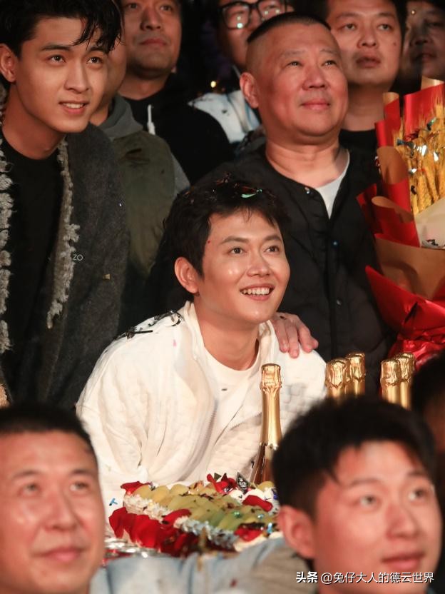 Meng Hetang of Deyun Society posted a photo with Tao Yang, fans: Tao ...