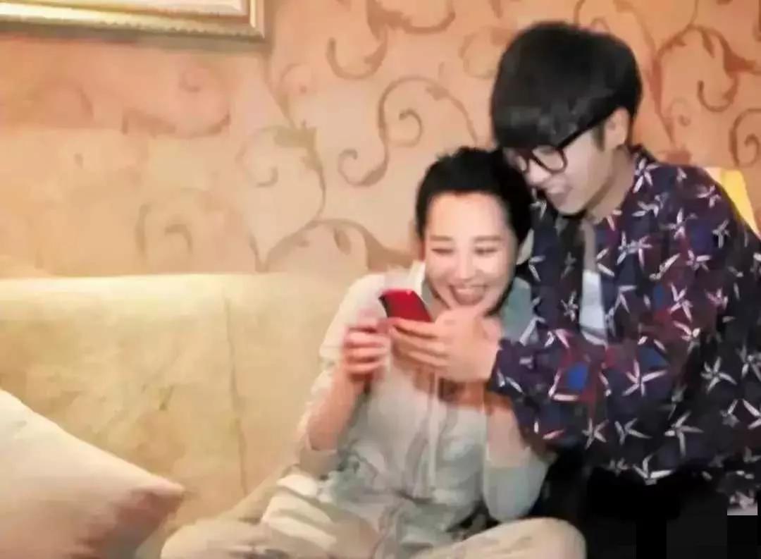 Hua Chenyu and Xu Qing, who is 21 years older, announced their love affair, and rumors of ...