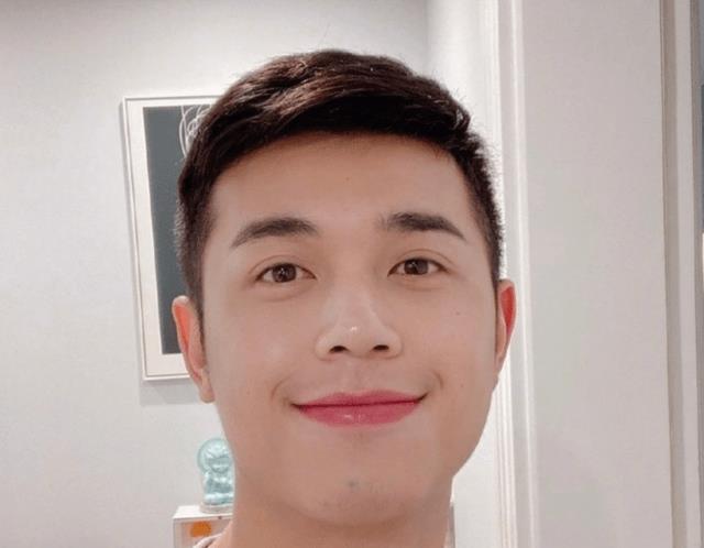 Li Jiaqi's former assistant Fu Peng was recently exposed. He lives in a top mansion in Shanghai ...