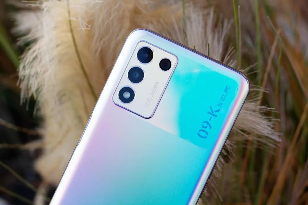 Buying a mobile phone is not a big deal. These three "price-friendly ...