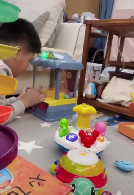 "Murong Yunduo" Xiao Han shows off his children, his son is like a ...