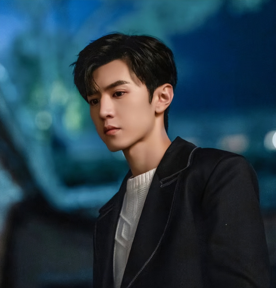 Chen Zheyuan: The autumn photo blockbuster is new, wearing golden ...