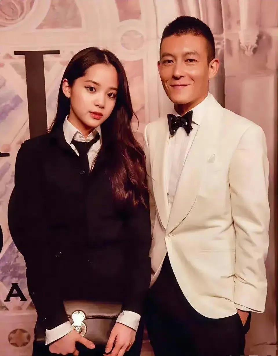 Chen Guanxi exposes Ouyang Nana's side face Cai Shaofen bear hugs Zhi Fu Wang Han Liang Tian ...