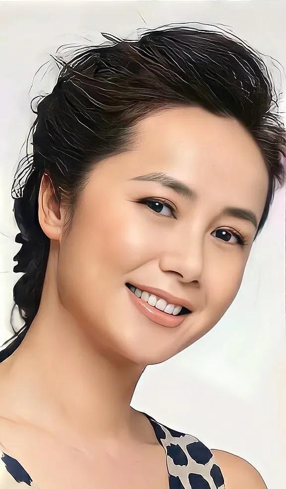 When she was young, Jiang Wenli was strangely beautiful. - iNEWS