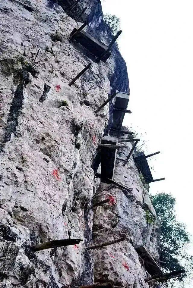 [History and Culture] Approaching the Hanging Coffins of the Bo People ...