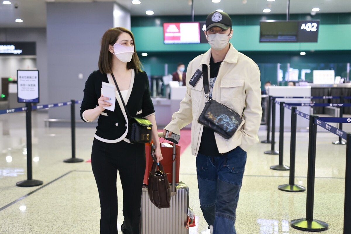 Hong Xin posted a blog late at night announcing her divorce, but was blocked by deleting Weibo ...