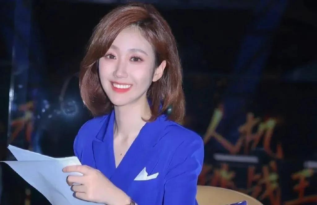 CCTV beauty queen Jia Ning, pear flowers and rain are also pure - iNEWS