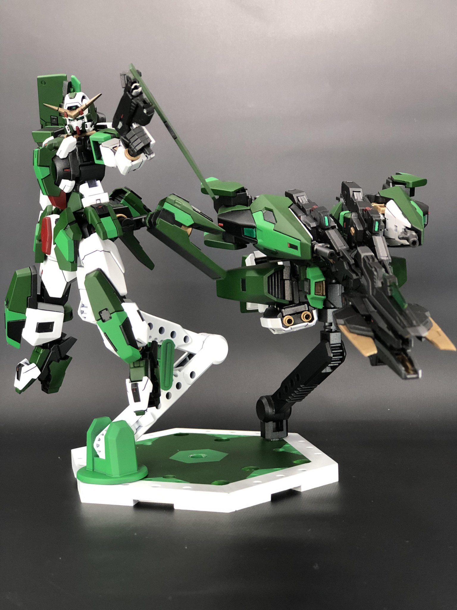 Core 00 Four Little Strong Gundam Model - iNEWS