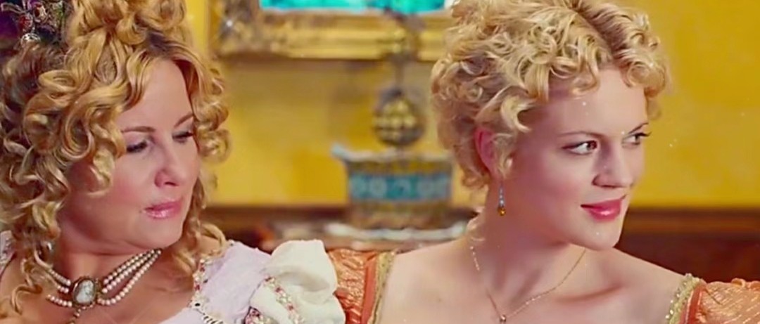 Elegant dance, slow camera, Hess vividly shows the girl's fantasy of ...