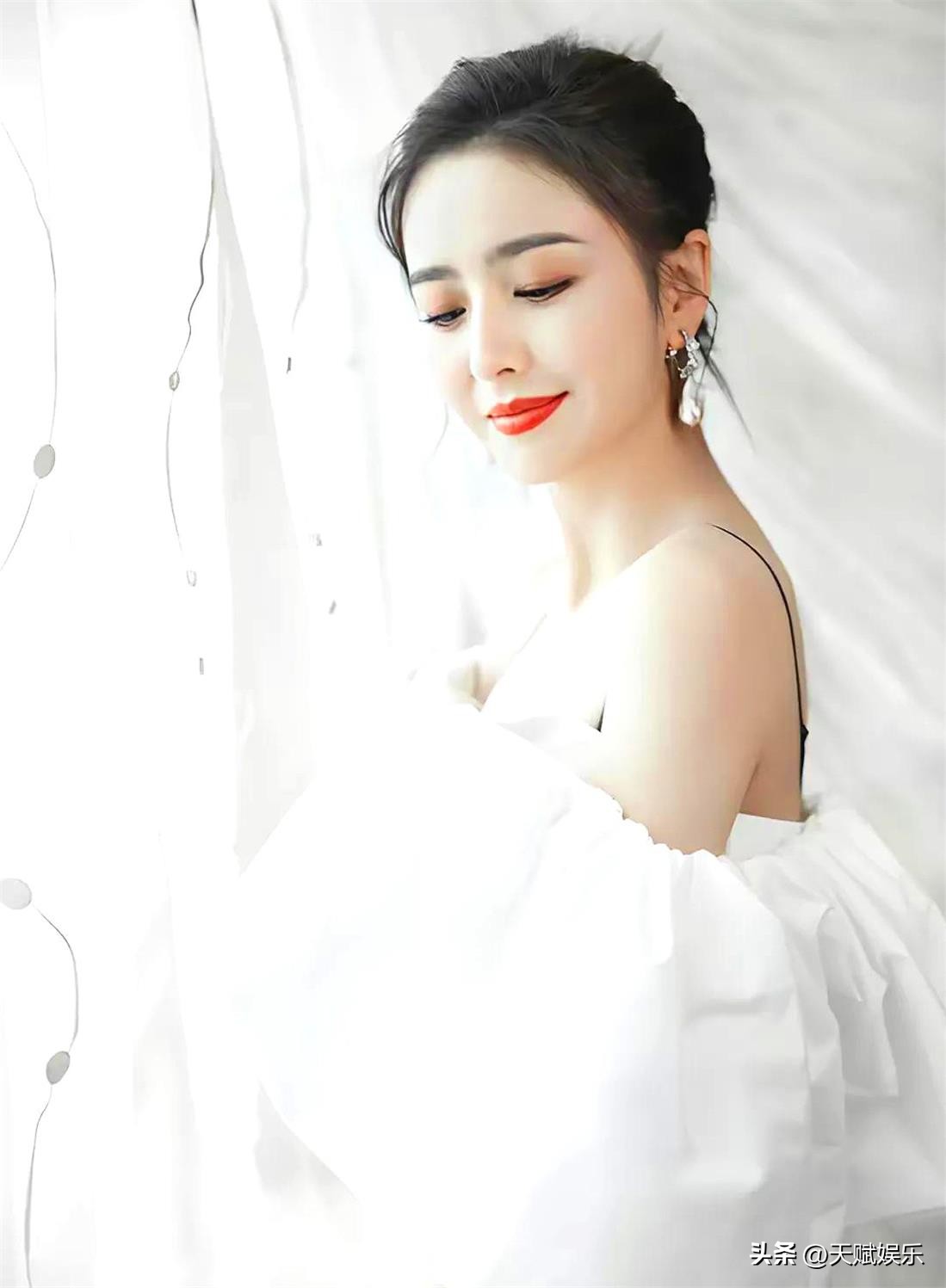 Film and television actress and dancer Tong Liya's beautiful photo (1 ...