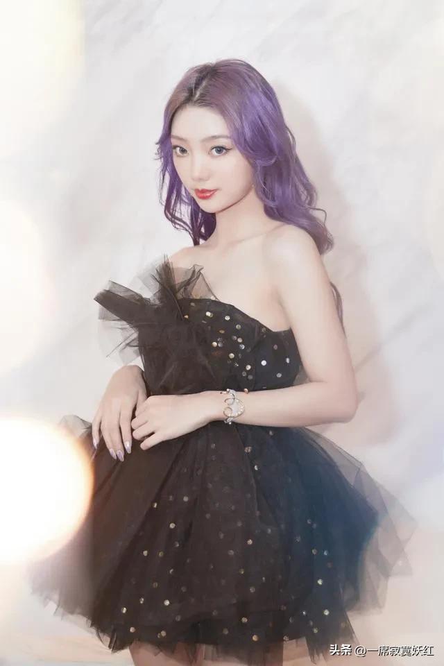 Li Ziting has an elegant temperament and never tires of watching it ...