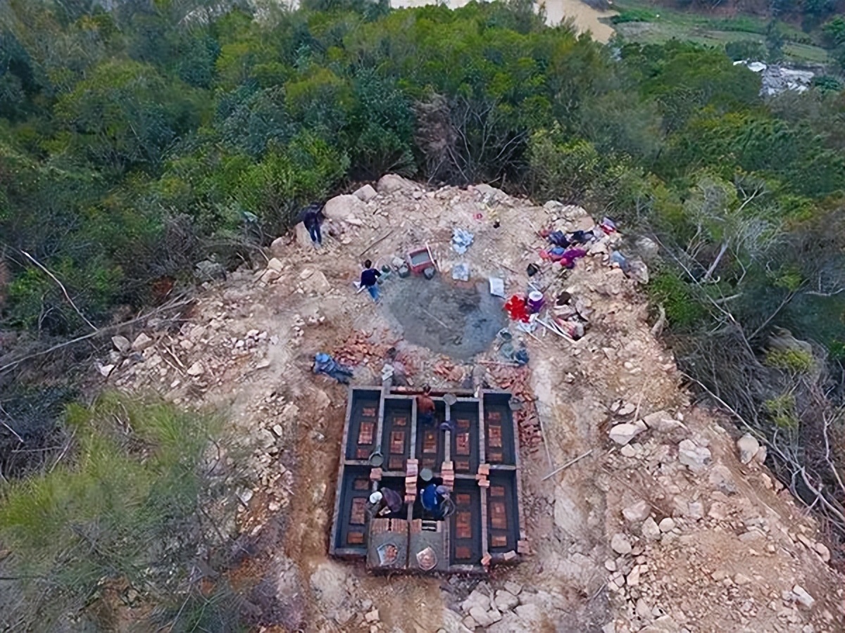 The Bronze Age: Tomb Culture Emerges, Excavating Human Bones Reveals ...