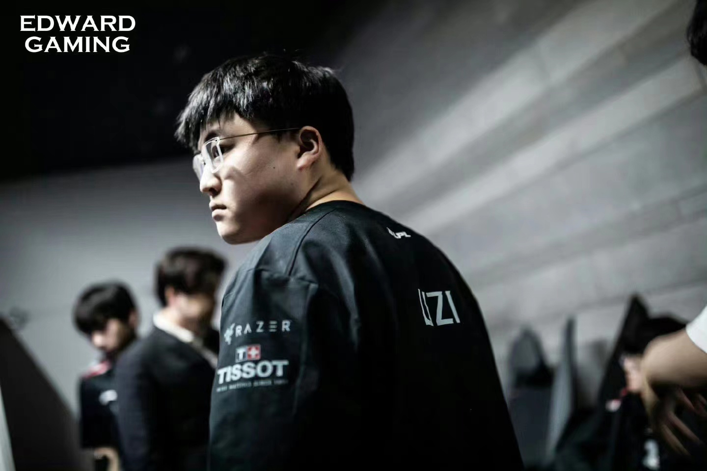 Uzi一手VN驚艷賽場，網友紛紛打出「淚目」，好像回到了S3賽季 - 頭條匯