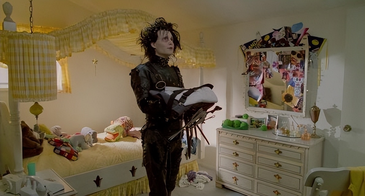 Symbolism and Color Application in the Movie "Edward Scissorhands" - iMedia