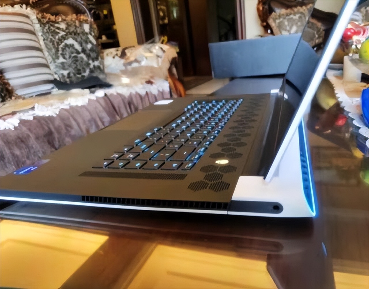 Alienware x17 R2: A futuristic, high-performance gaming laptop - iNEWS