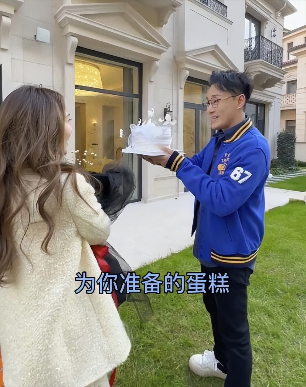 Lin Feng celebrates the birthday of the rich female fan, the castle is ...