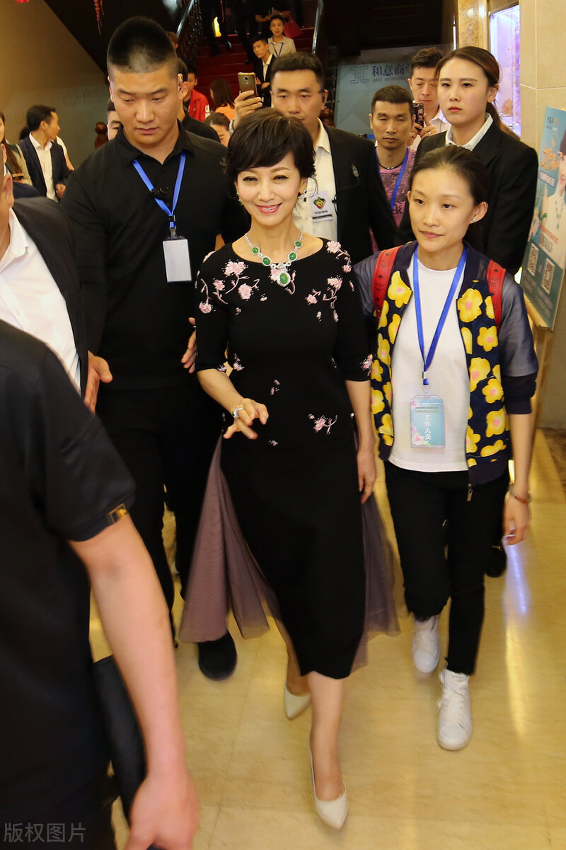 Film and television beauty Zhao Yazhi - iNEWS