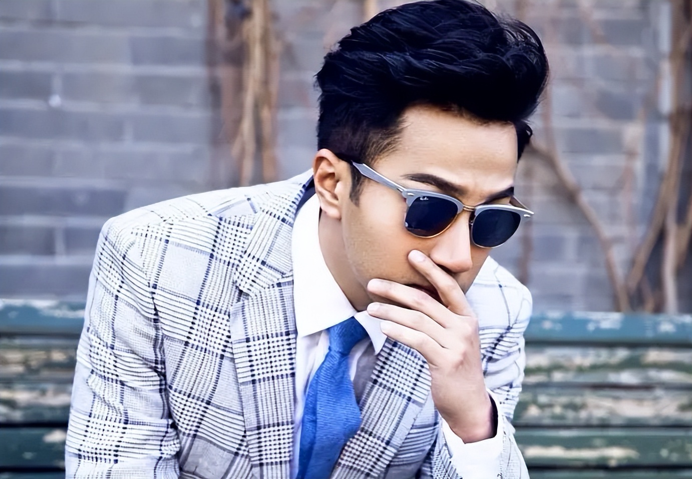 Hawick Lau was rumored to be dating his wife You Jingru. The woman ...