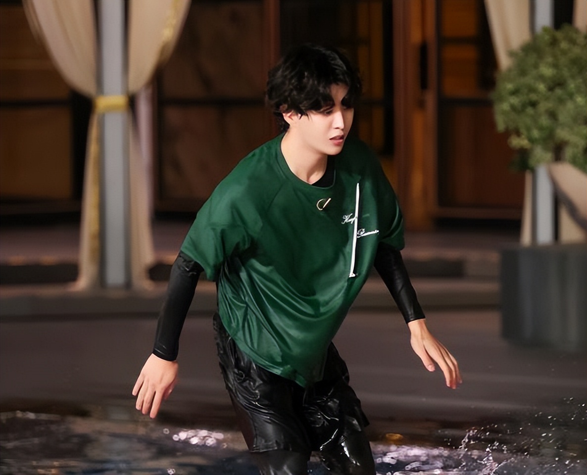 After the scene of Cai Xukun's running man was cut, Fan Chengcheng ...