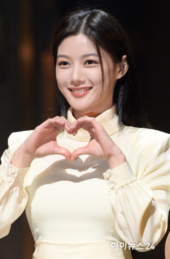 Korean beauty Kim Yoo-jung's "debut 20th anniversary" photo, the little ...