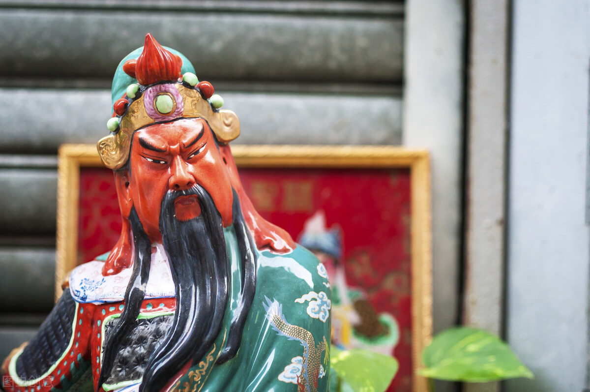 Why is Guan Yu's face so red?It turned out to be the reincarnation of ...