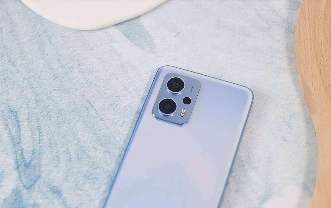 With a budget of around 1500, these four mobile phones are "cost ...