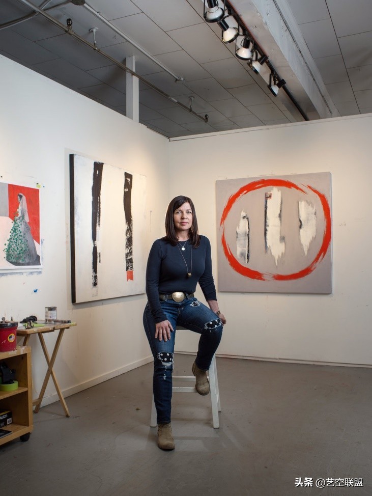 When "Her Lines" Met Old Photos - Paintings and Installations by ...