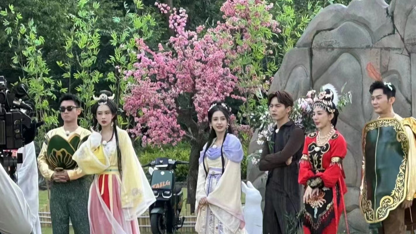 The Myth of Running Man Couples: Zhou Shen Bailu Yang Ying COS Jade ...