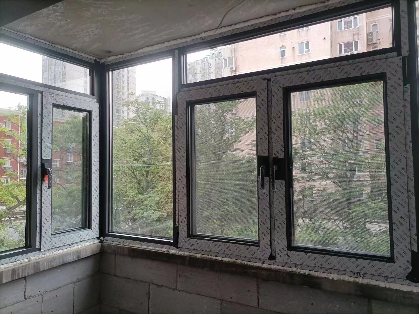 How to fix a broken window lock?What should I do if the window buckle ...