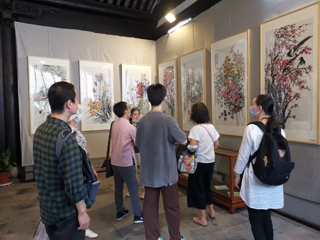 Flower and bird painter Wang Yonggang's "Flowers among the Clouds" in ...