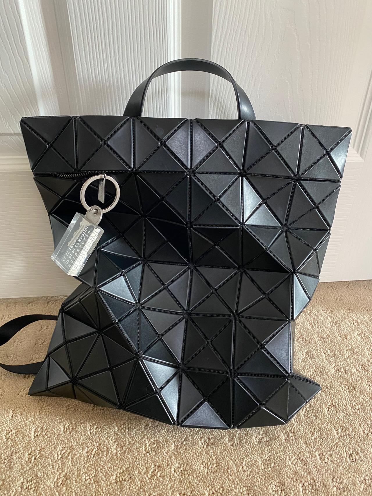 Finally found a cool and low-key backpack for commuting, I just can't ...