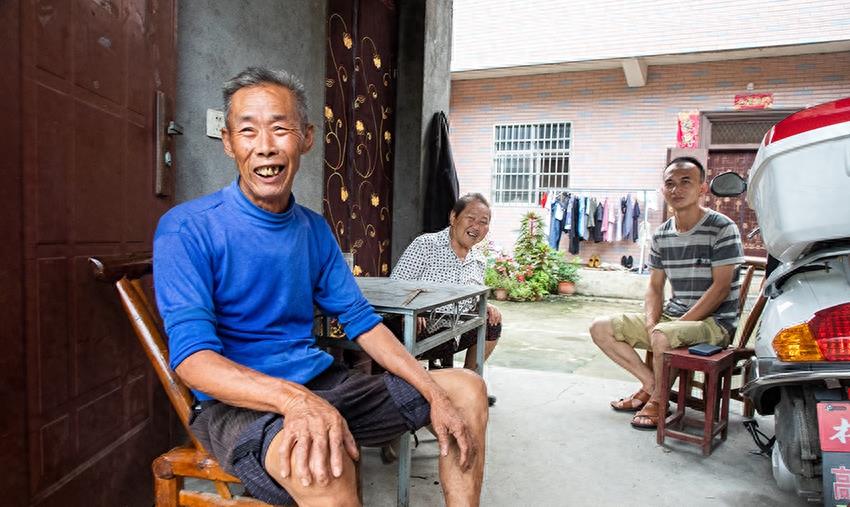 He is the youngest lieutenant general who founded the country. His ...