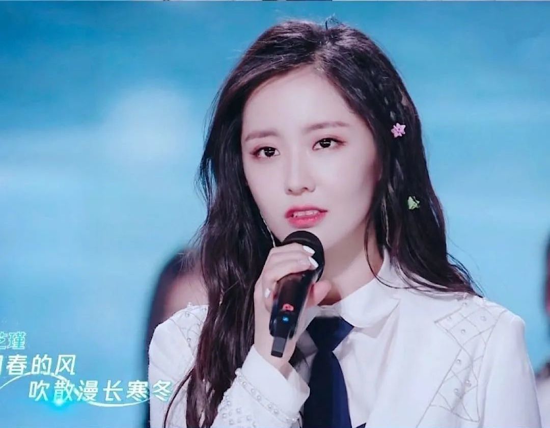 The singer is about to open the mic!This new show lets you see the true ...