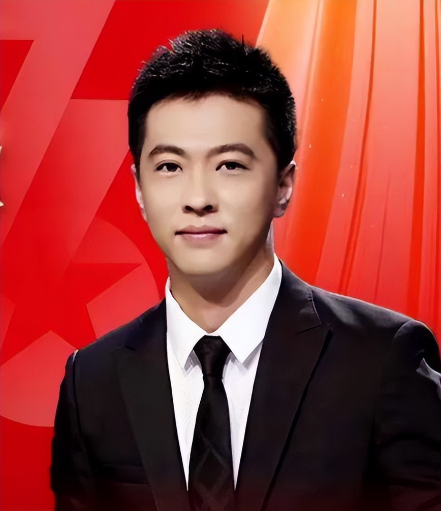Famous CCTV anchor Gu Guoning: After his father died of illness, he divorced again, and his life ...