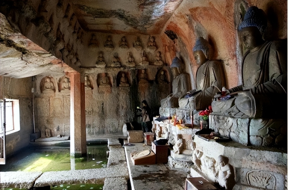 The eunuch lived alone in the temple for 28 years. After staying ...