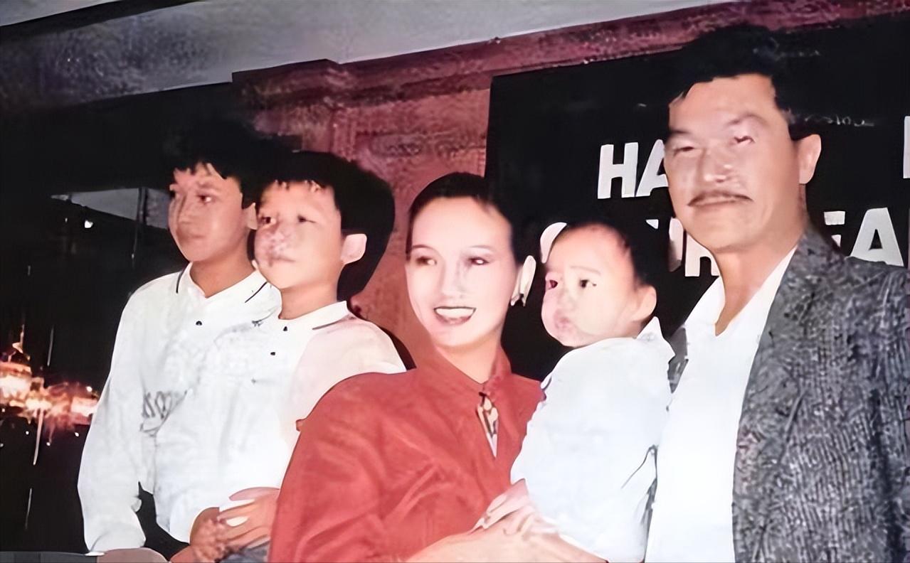 Zhao Yazhi's 3 sons make her proud!One is more handsome than the other ...